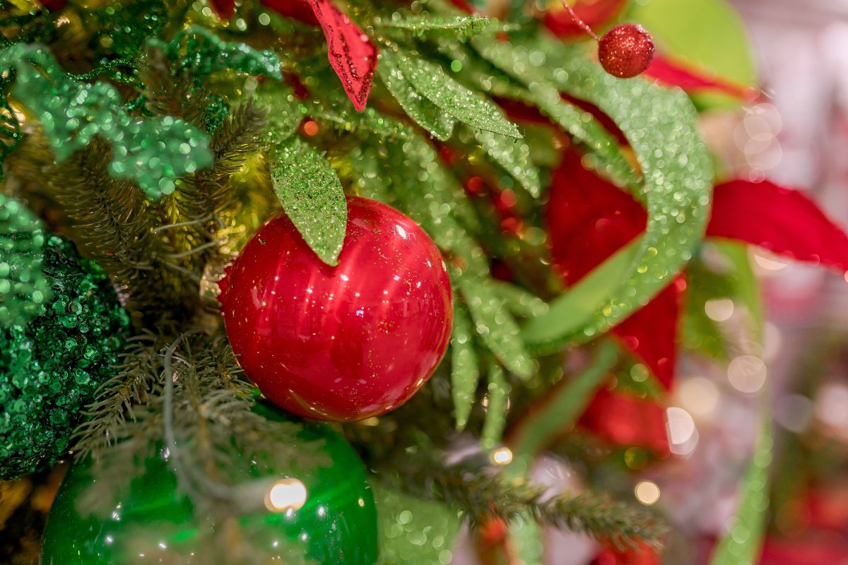 Modern Display: Your Premiere Seasonal Decor & Gifts